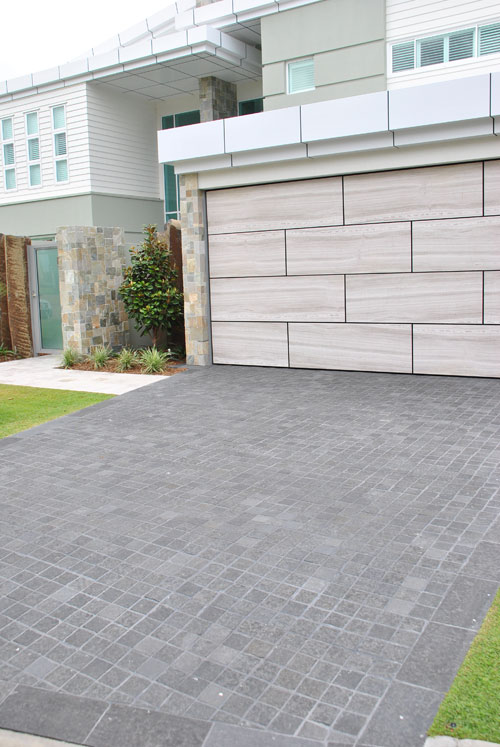 Driveway paved with Flamed Basalt Cobblestones