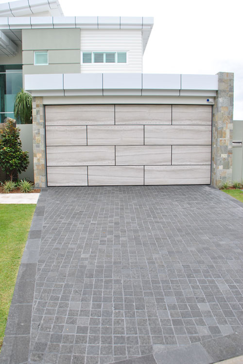 Driveway paved with Flamed Basalt Cobblestones