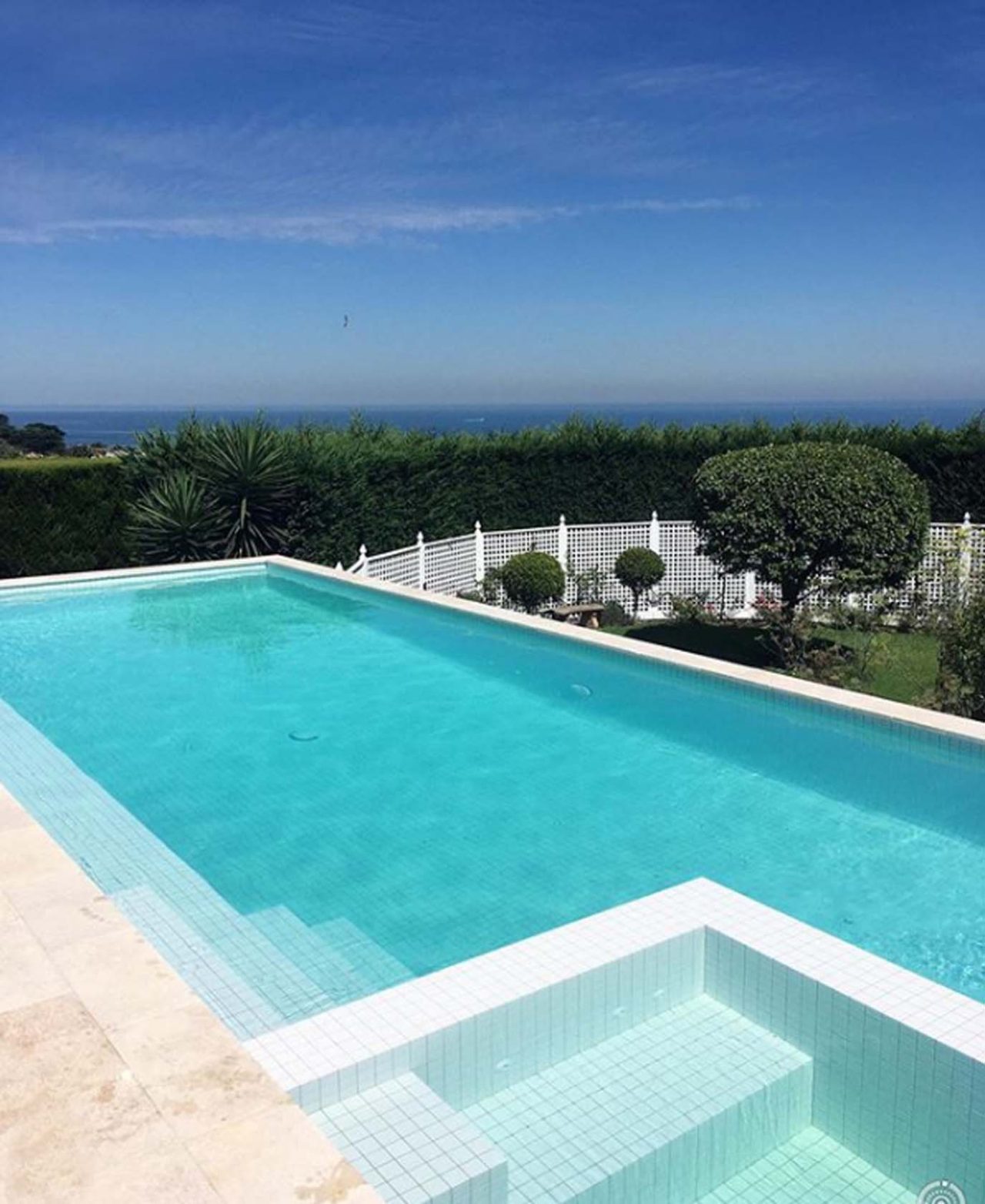 Beautiful White 48mm Ceramic Mosaic Pool Tiles CMC095