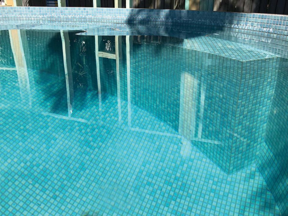 Antique Aqua 23mm Ceramic Mosaic Pool Tiles Blue Green In Colour