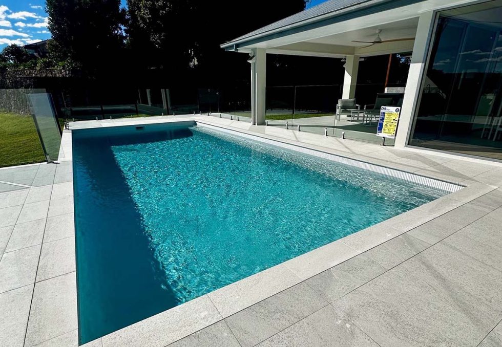 Frost White Kit Kat 22mm Ceramic Mosaic Pool Tiles CMC650