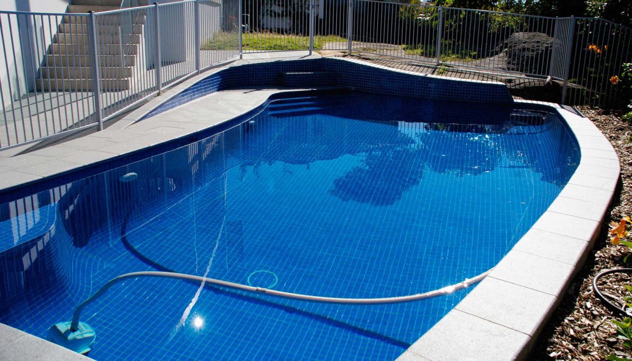 Azure Blue Crystal 23mm Glass Mosaic Pool Tiles GCR050