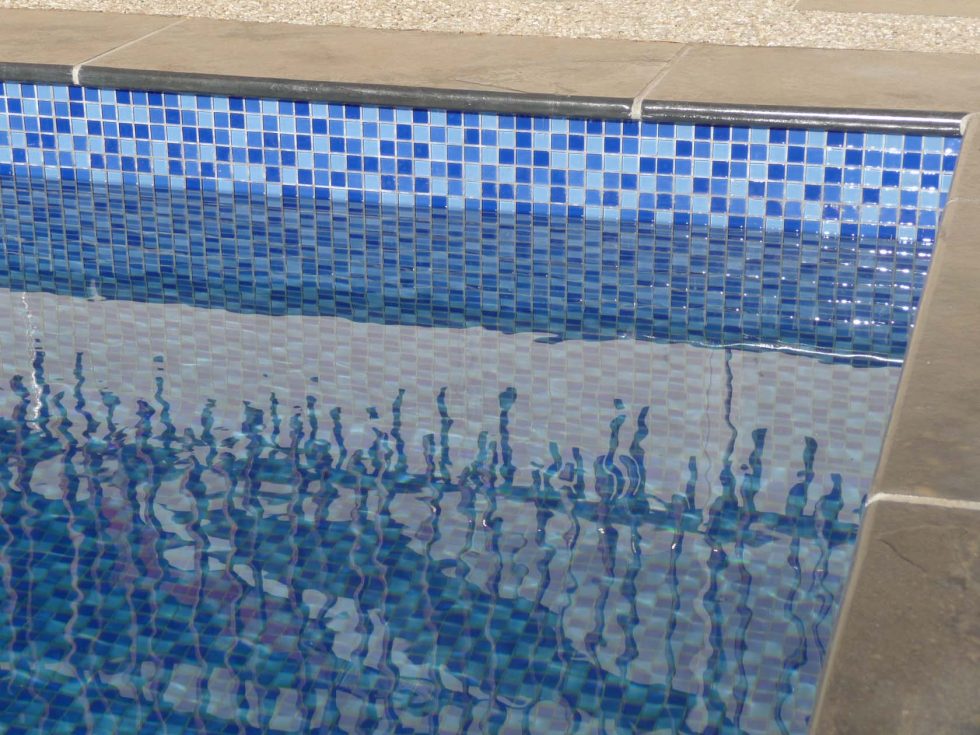 Mid Blue Blend Crystal Pool Tiles Glass Mosaic Tiles GCR080
