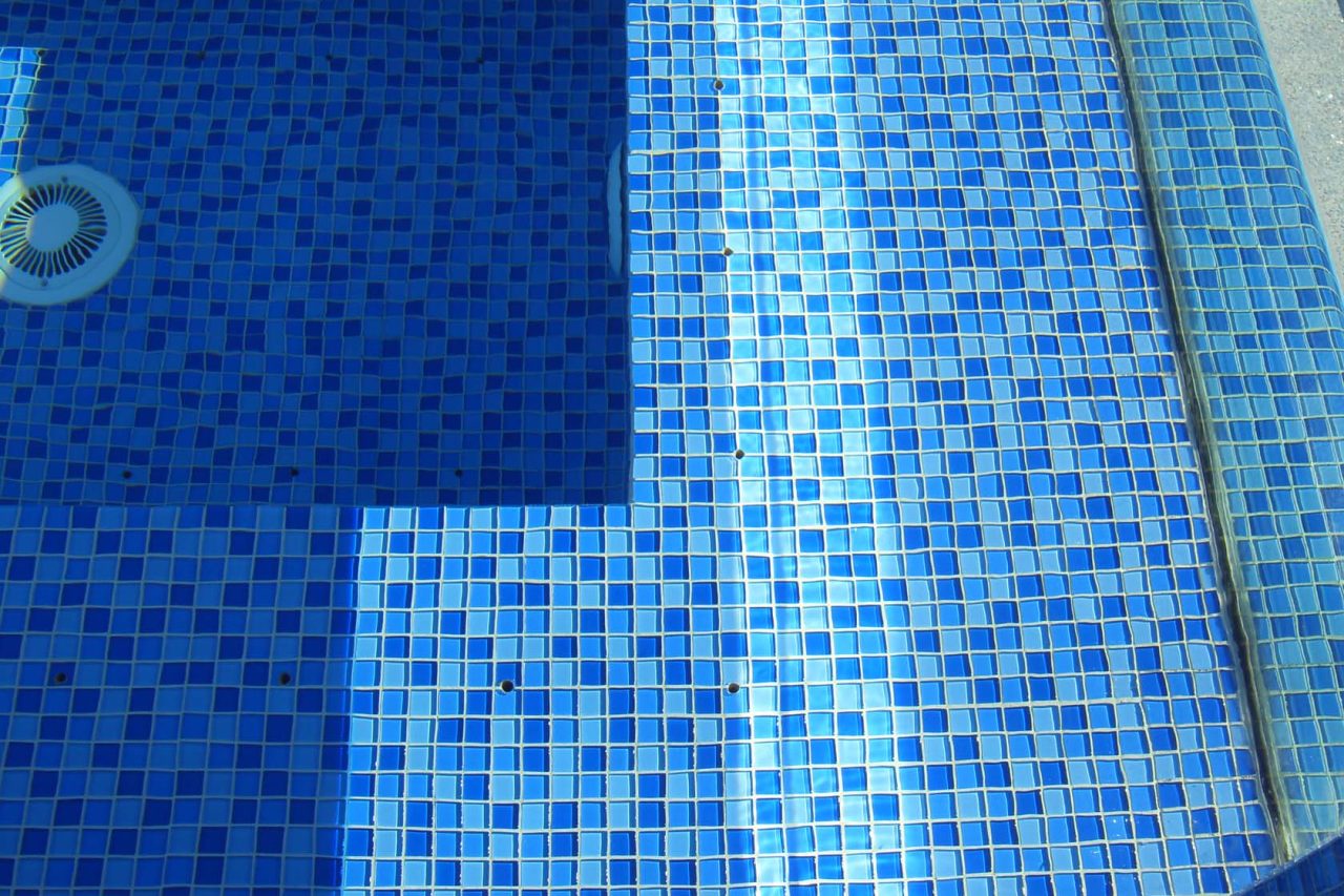 Mid Blue Blend Crystal Pool Tiles Glass Mosaic Tiles GCR080