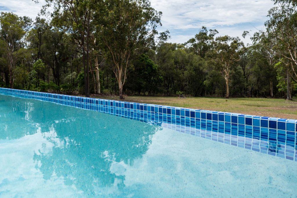 Mid Blue Blend Crystal Pool Tiles Glass Mosaic Tiles GCR080