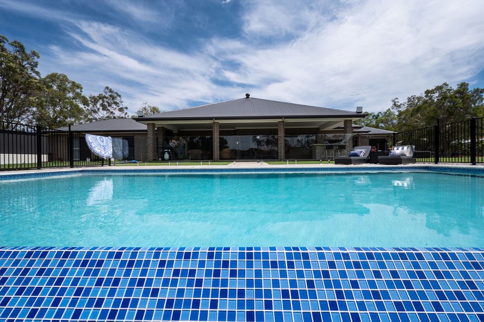 Mid Blue Blend Crystal Pool Tiles Glass Mosaic Tiles GCR080