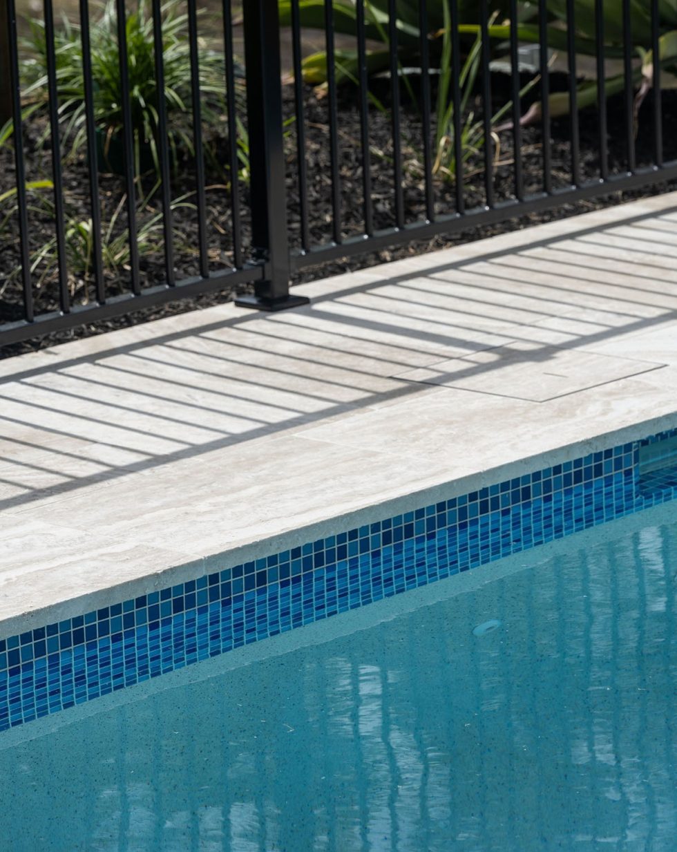 Mid Blue Blend Crystal Pool Tiles Glass Mosaic Tiles GCR080